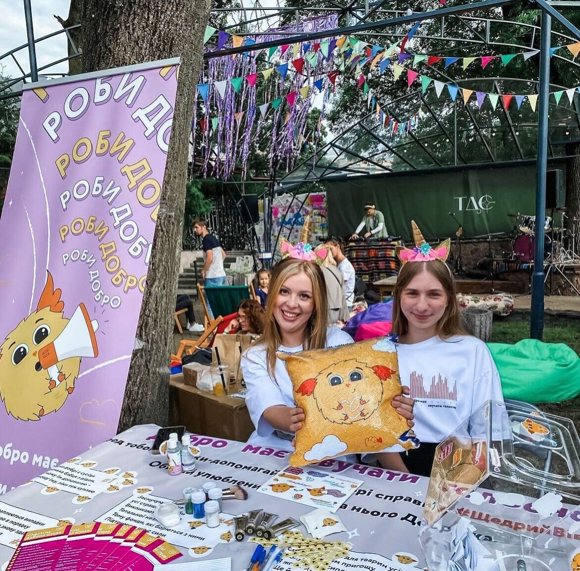 10 Creative Ways to Grow Generosity In Your Community for GivingTuesday ...